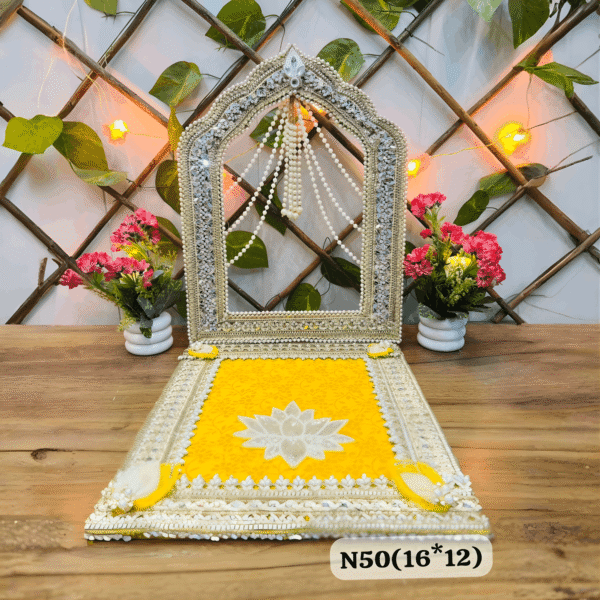 Yellow Singhasan with Beautiful Background (Pack of 1) – CBM Creations